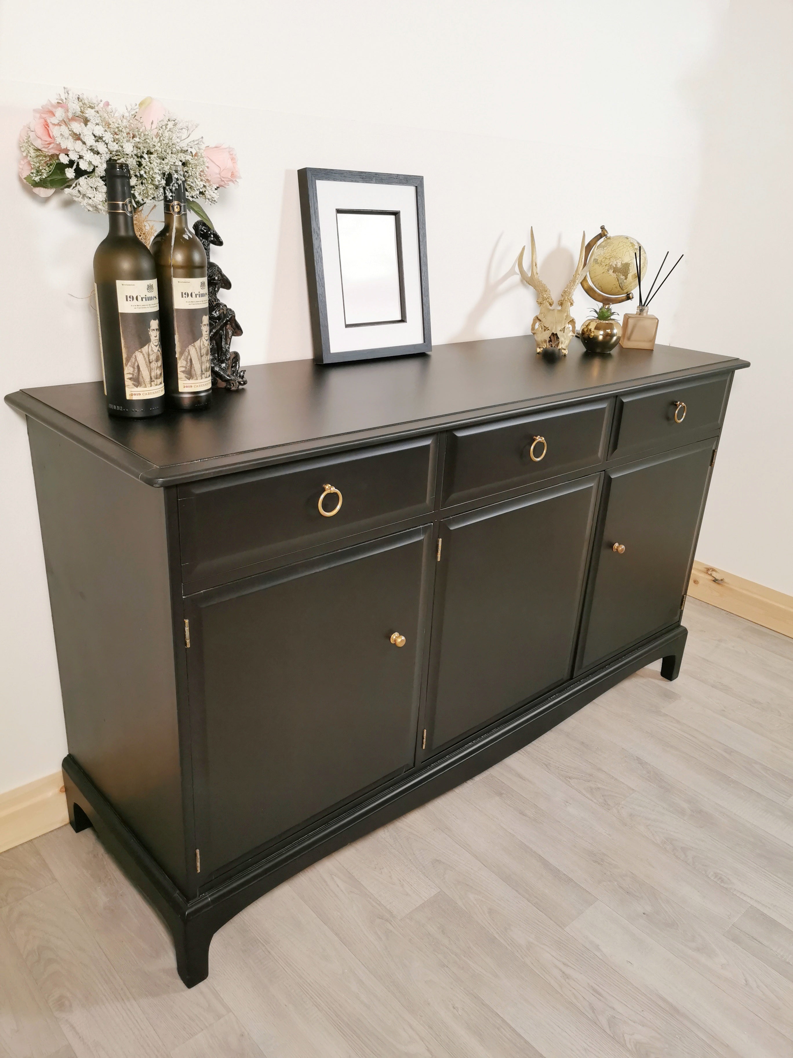 Stag minstrel sideboard store