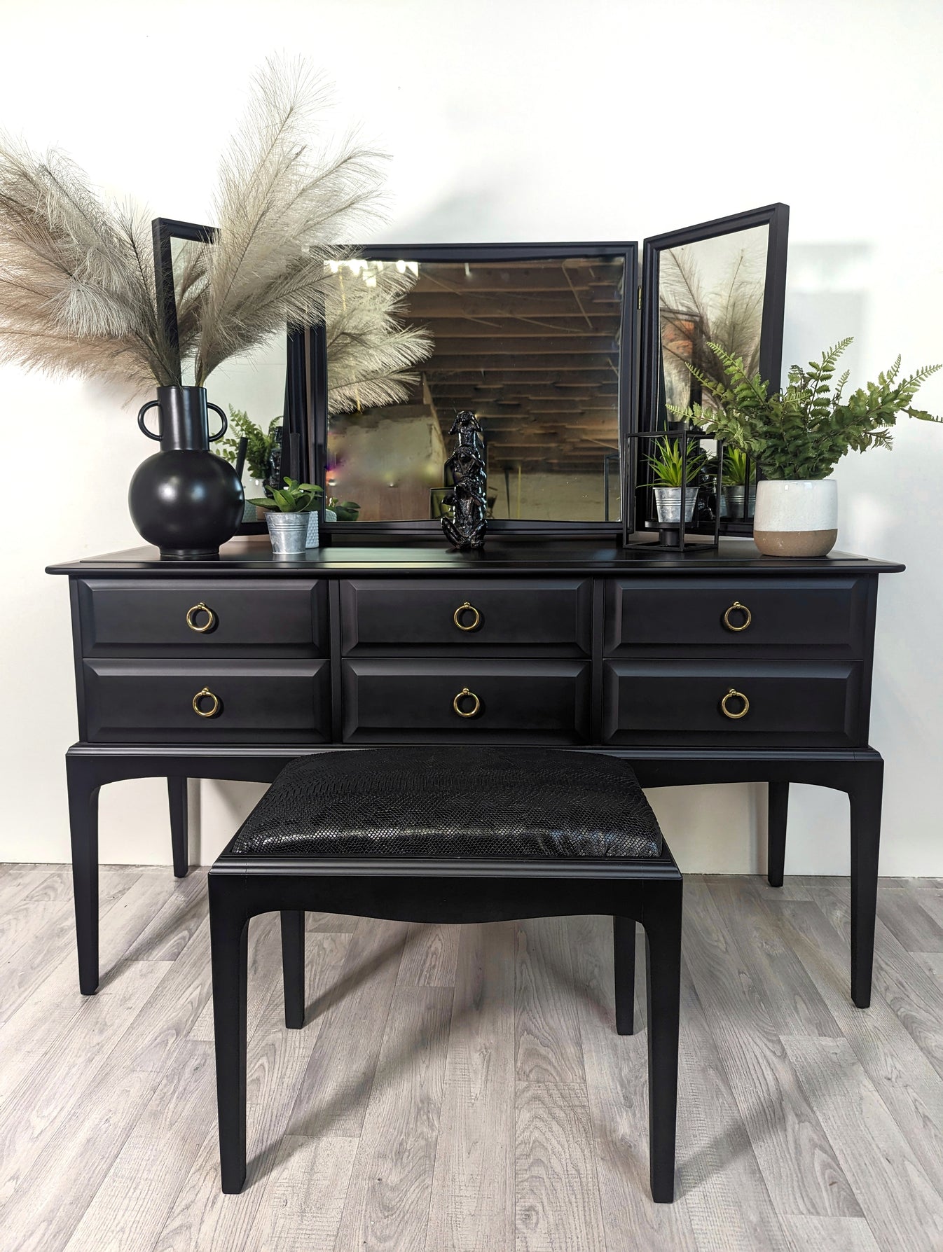 Stag Minstrel Dressing Table with Stool and 3 Way Mirror – Foxyfurniture