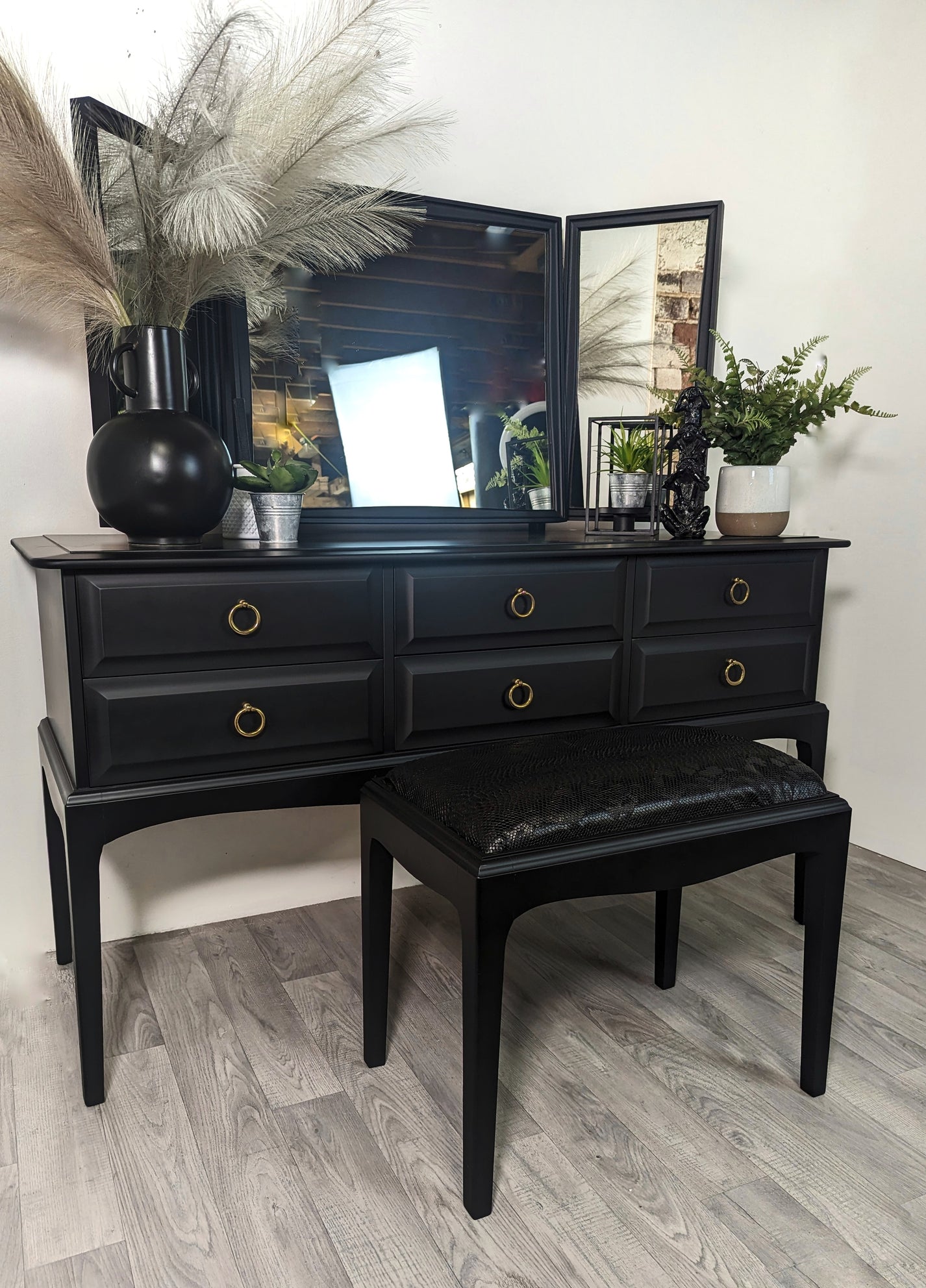 Stag Minstrel Dressing Table with Stool and 3 Way Mirror – Foxyfurniture